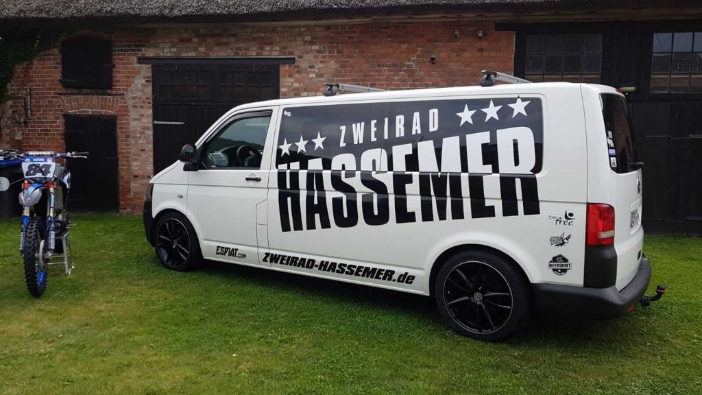 VW T5 Design mit Folierung Beklebung für Motocross Team – ESPIAT
